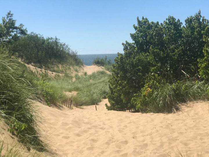 Wooded Home Only Three Minutes From The Beach - Holland, MI