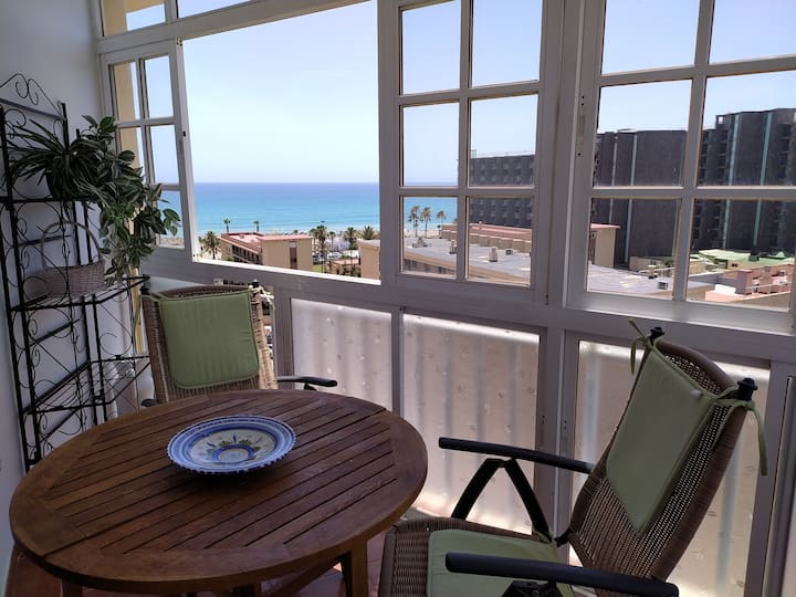 Soleado Piso En Urbanización 1ª Línea De Playa - Torremolinos