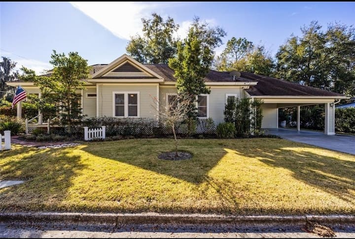 Awesome Historic Home Near Downtown Ocala!! - Ocala, FL