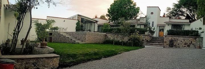 Casa Peña: La Mejor Ubicación Con Jardín Y Alberca - Bernal