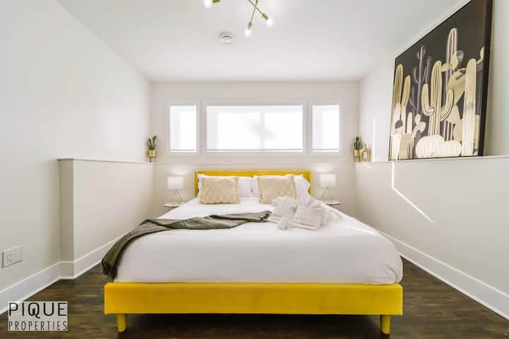 Desert Oasis Suite | King Bed | Fireplace | Wifi! - Edmonton, Canada