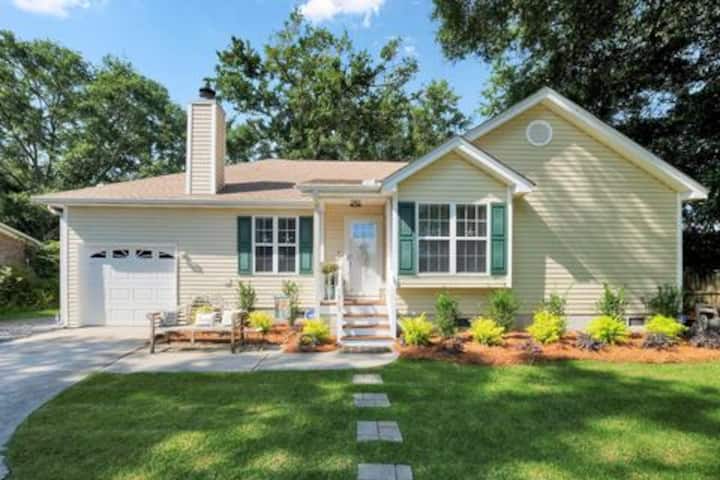Relaxing Home Near Beach & Downtown - Charleston, SC
