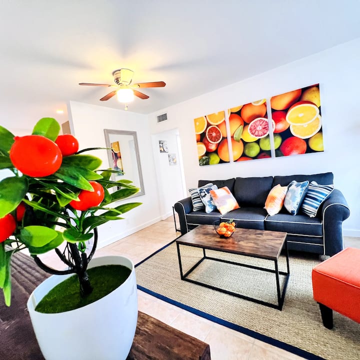 Charming 2 Br Condo  Near Beach, Downtown, Airport - Fort Lauderdale, FL