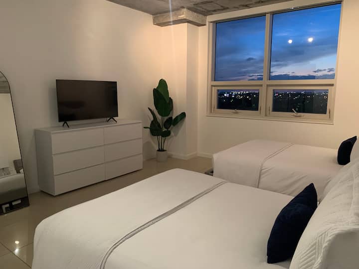 Midtown Miami 1 Br Condo W/free Parking & Views! - Miami