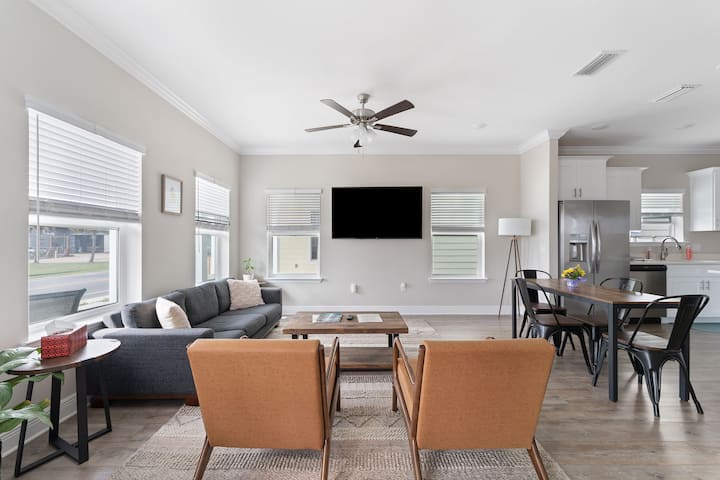 Downtown Home + Bay Views + Seafood Market - Gulf Breeze, FL
