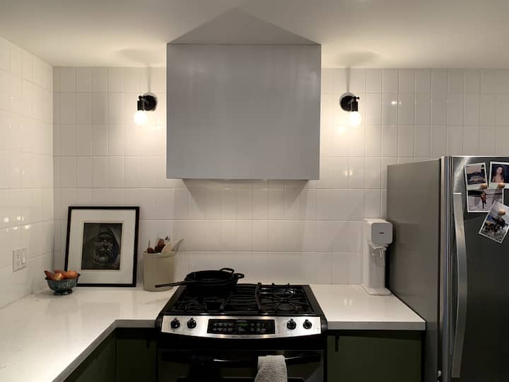 Bright 2 Bed, 2 Bath Corner Unit With Patio - North Vancouver