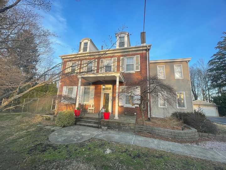 Stately Megamanor Farmhouse Near Sesame - Neshaminy State Park, Bensalem