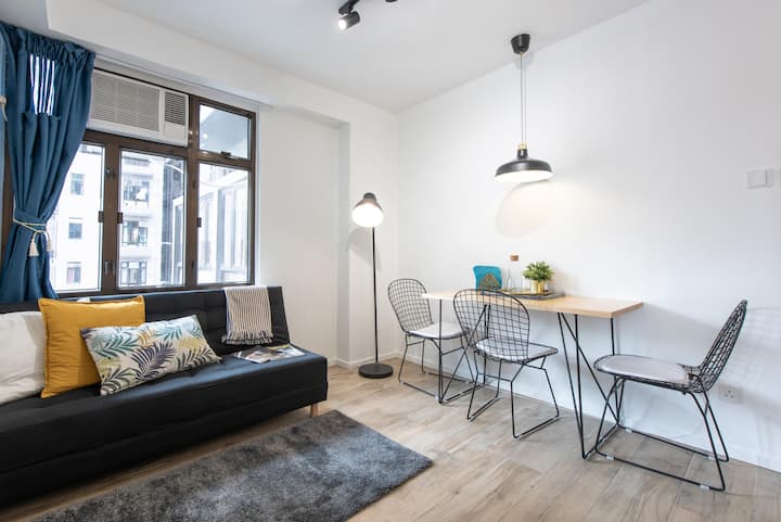 Spacious 2 Bedroom Apartment Near Sai Ying Pun Mtr - Sai Ying Pun