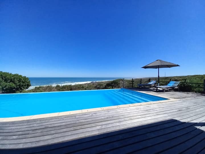 Beach Front Home, Grotto Bay - Grotto Bay