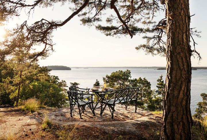 A Restored 1911 Waterfront Estate On Skarpö 7 Bedrooms, Private Dock, And Wood-fired Sauna - Vaxholm