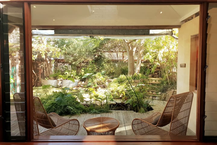The Sanctuary - Tranquil South Fremantle Home - Cottesloe