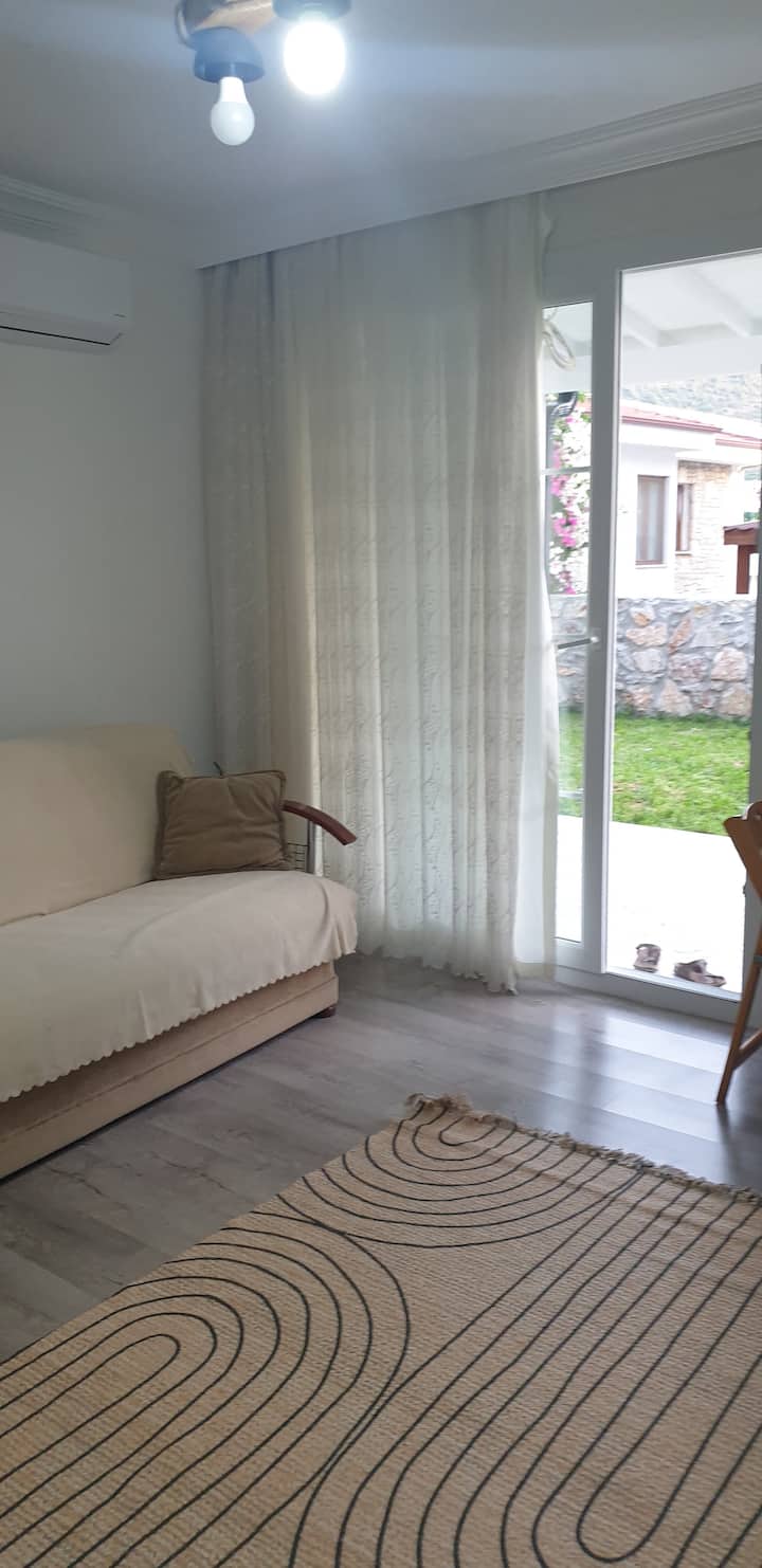 Datça Merkezde Yeni Yapilmiş Binada Esyali Daire - Datça