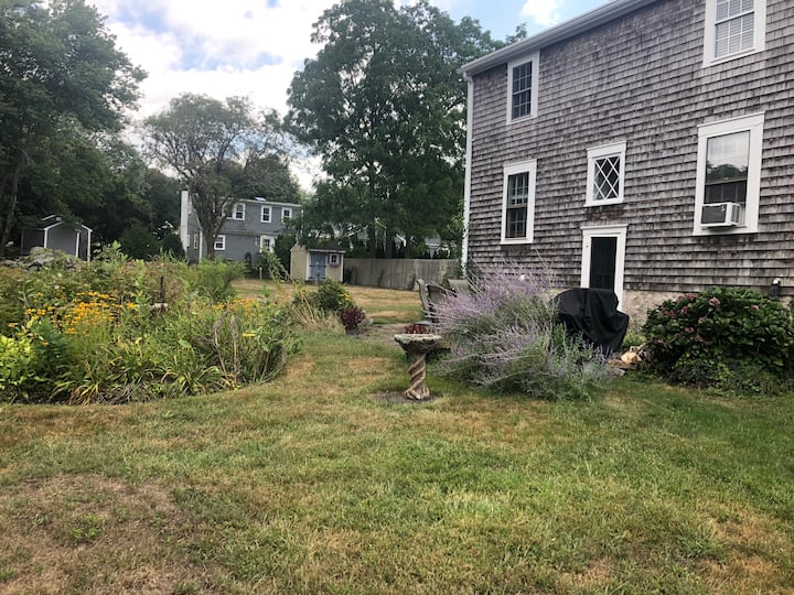 Lovely Cottage In The Heart Of Padanaram Village - New Bedford, MA