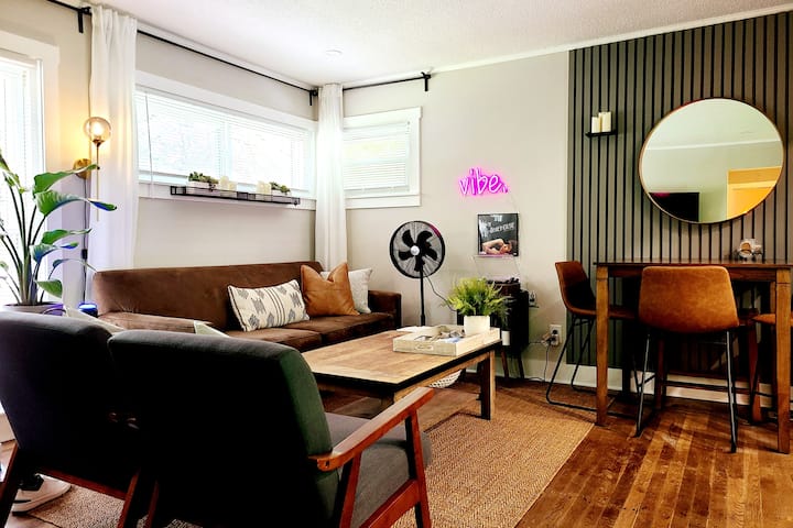 Casita | 1950's Bungalow-dope Vibe✌
Self Check-in - Charlotte, NC