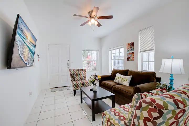 King Bed W/parking In The Heart Of Miami Beach - Miami Beach, FL