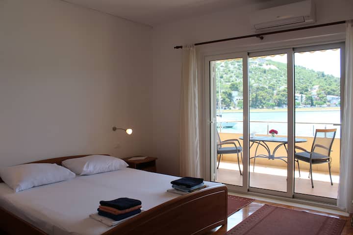 Comfortable Apartment Four Persones No 1 - Tisno