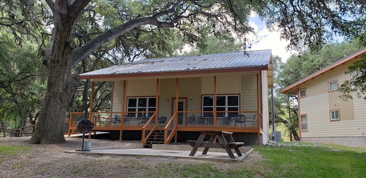 Seven Bluff Cabins - 18-person Cabin River Front - Concan, TX