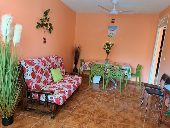 "Kazafwi Péyi" (Maison Des Fruits Du Pays) - Guadeloupe