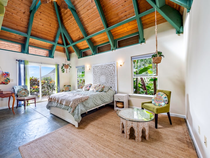 Dancer’s Green Hut - Kailua-Kona, HI