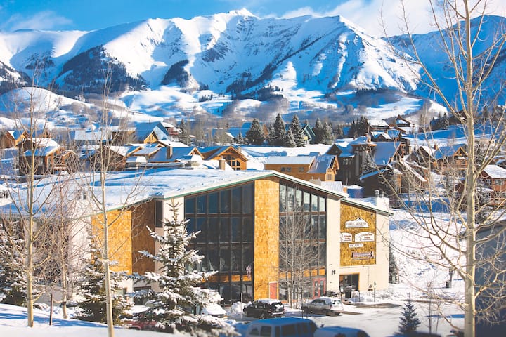 Mtn View, Shuttle Route, Game Room, Pool & Hot Tub - Crested Butte, CO