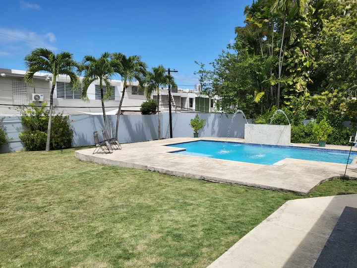 Luxury House With A Pool With No Chores! - Levittown