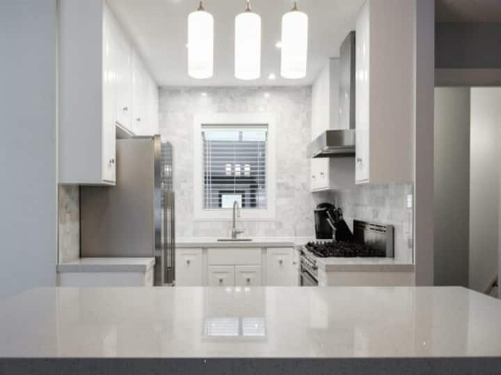*Entire*cozy House - Calgary