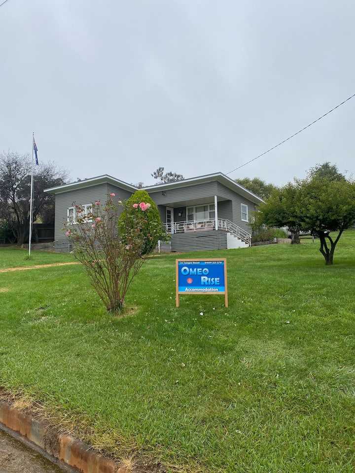 Omeo Rise Accommodation 2 Bedroom Family Home - Omeo