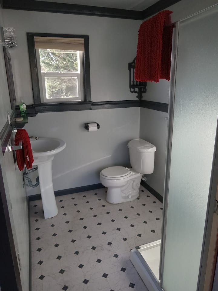 #1 Large Family/group Room (Sleeps 6, No Pets) - Cannon Beach, OR