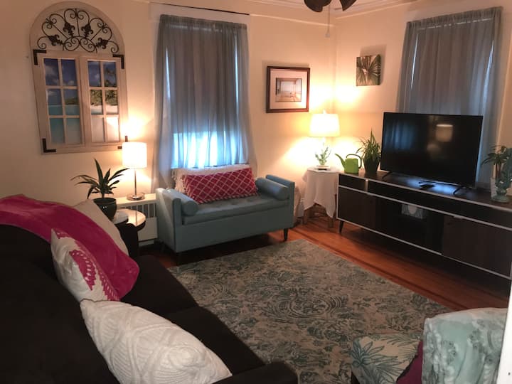 Cozy Historic New England Home - Uxbridge, MA