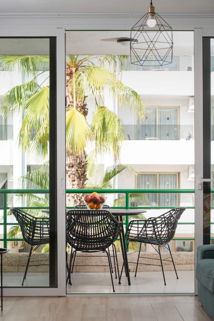 Central Beach Retreat | Walk To Sand, Shops&dining - Playa de las Américas