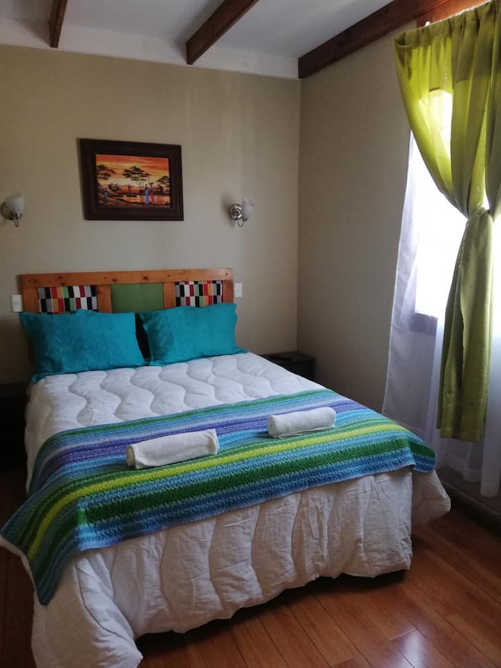 Habitación Matrimonial En Hotel Colonial - Los Andes