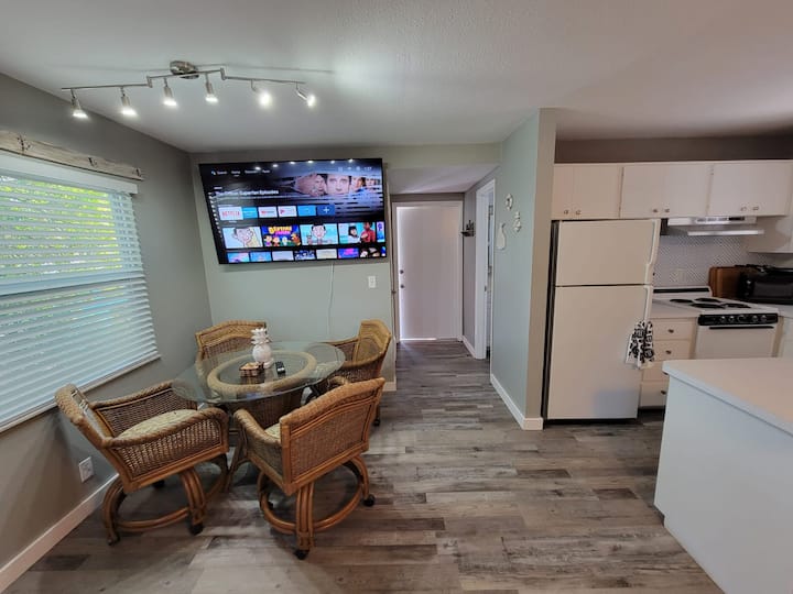 Walk To Siesta Beach, Restaurants, Shopping &More! - Siesta Key, FL