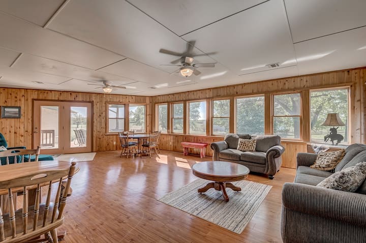 Pickens Ranch Airbnb Llc
Peaceful Country Serene - スティルウォーター, OK