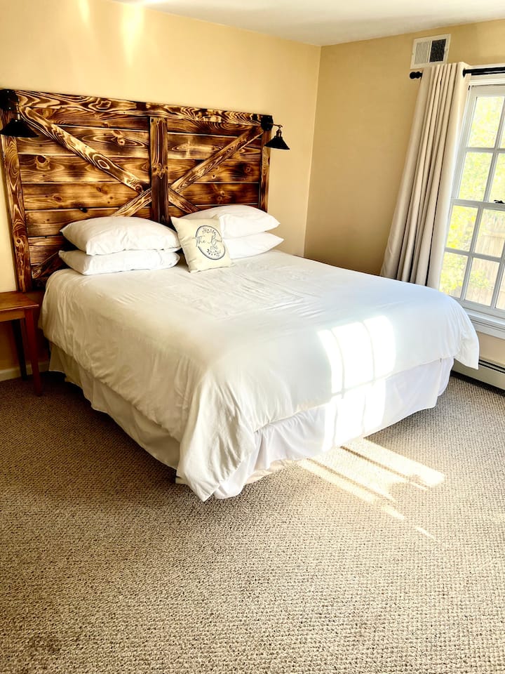 4 - First Floor - King - Lake George, NY