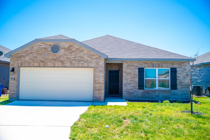 Sunset View Star -Airy Roomy New Construction Home - Seguin