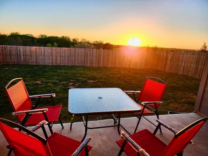 Sunset View Star -Airy Roomy New Construction Home - Seguin