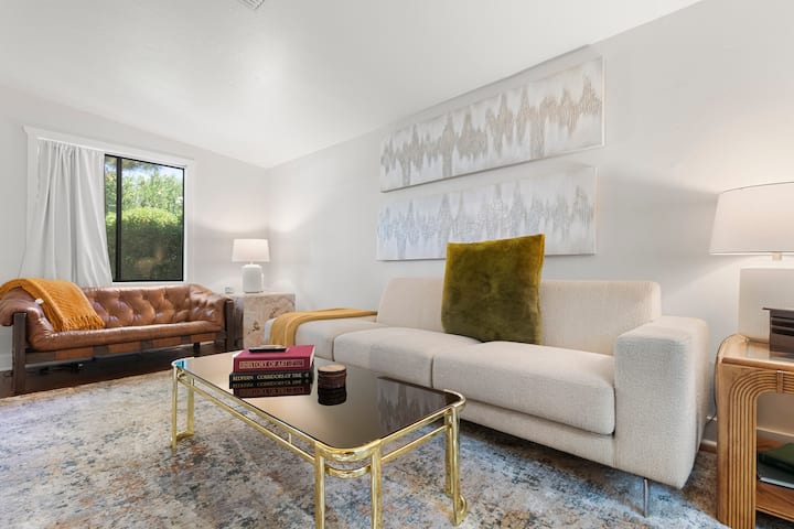 Airy 2/1 King Bed! *Mid-stay Specials* No Bnb Fees - Phoenix, AZ