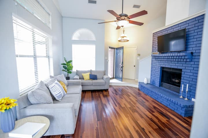 One Of A Kind 10 Min From At&t Stadium 3br2ba Home - Fort Worth, TX