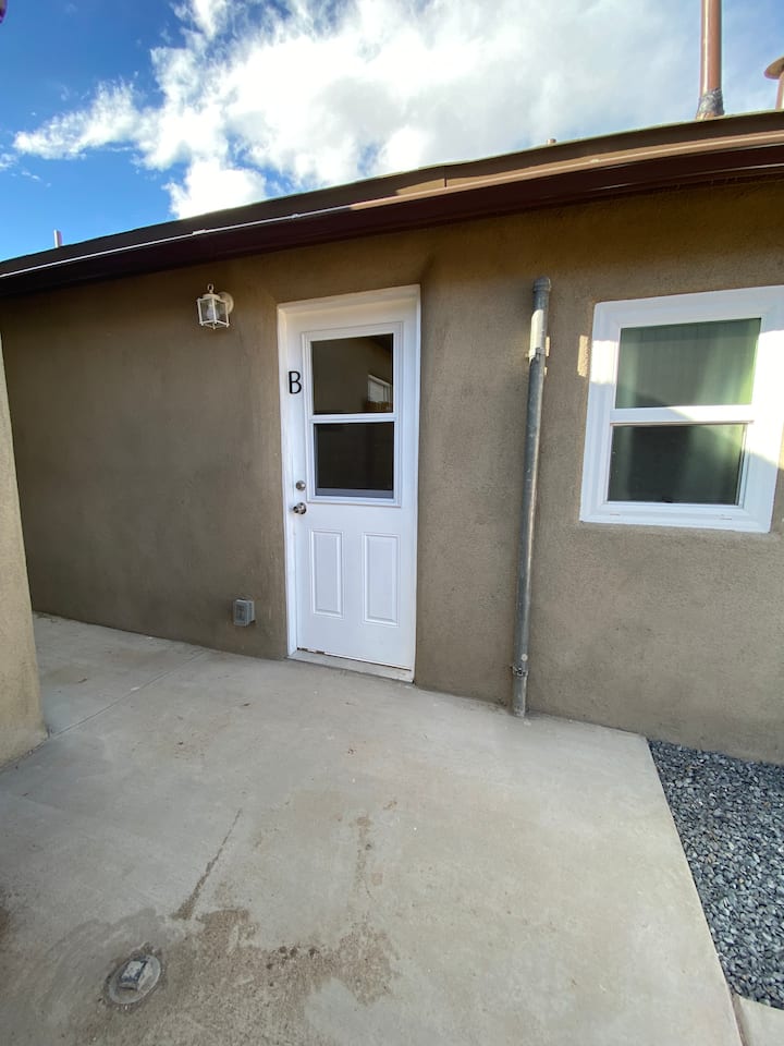 Modern & Cozy Studio With Private Yard - Albuquerque, NM