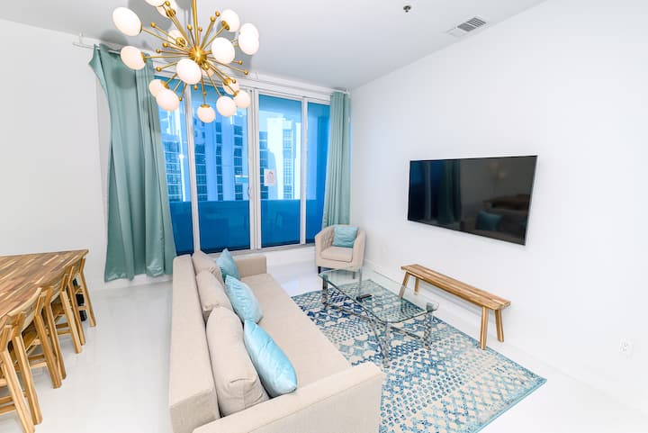 Penthouse, Balcony-stunning Views-high Ceilings 🏖 - Miami Beach, FL