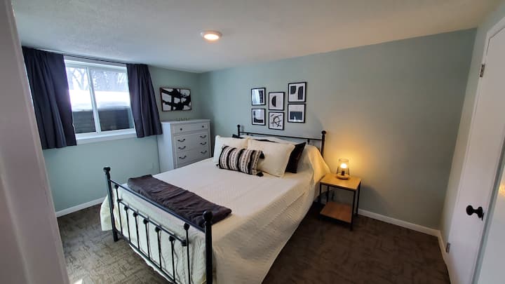 Mary House: Furnished 1 Br Private Suite - North Dakota