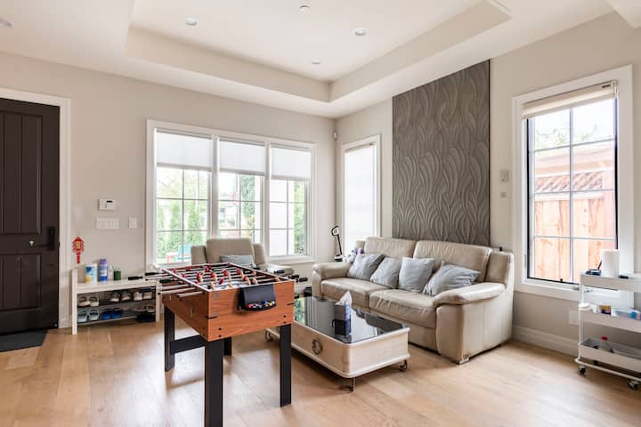 Spacious & Sunny Master Room - Atherton, CA