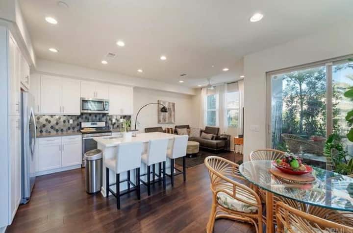 Fully Furnished Condo In An Excellent Location - Chula Vista, CA