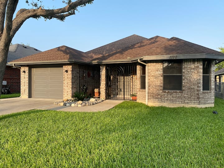 House On 1720 - McAllen, TX