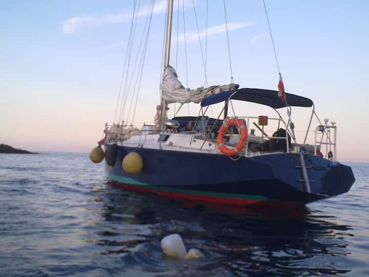 Velero Clásico En Port Lligat - Cadaqués