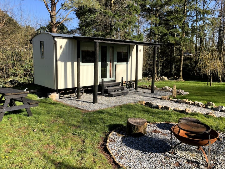 One Bed Shepherds Hut Close To Local Attractions - Tenby