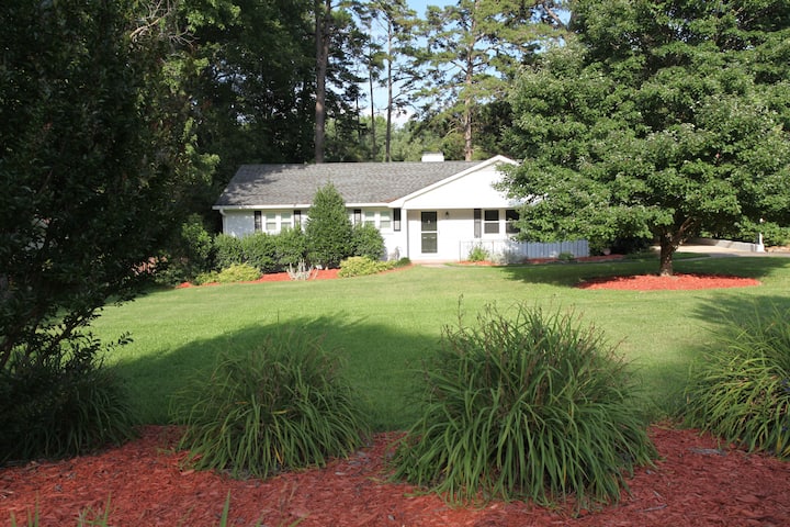 Quiet Peaceful 1-story Home To Unwind & Recharge - Charlotte