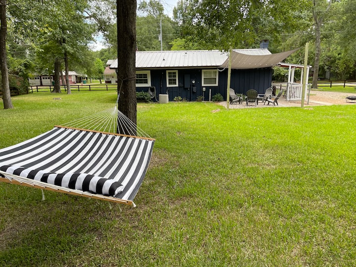 Charming Lake Cottage Minutes To Lake Conroe - Conroe, TX