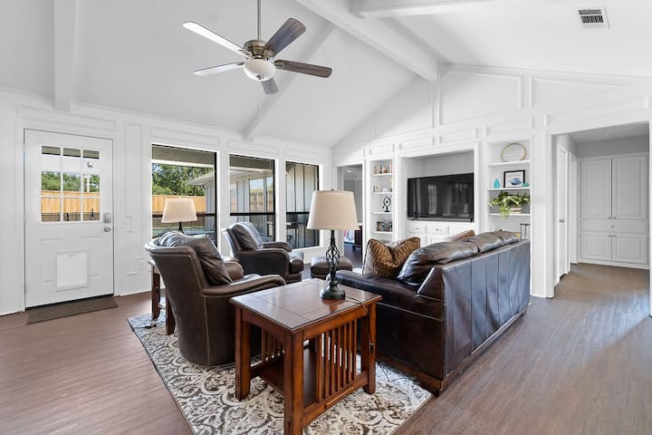Fabulous 4-bedroom Home With Pool, Dog-friendly - 普萊諾
