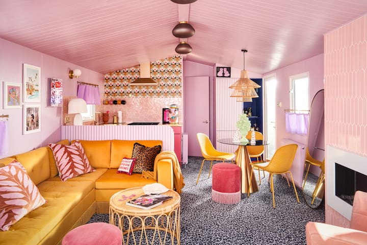 Barbie Dreamhouse - Static Caravan Close To Beach - キャンバー・サンズ